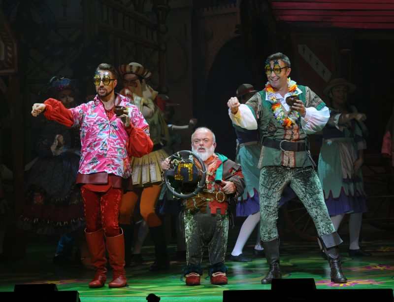 Robin Hood at The Regent Theatre - Pantomime Review - BEFFSHUFF