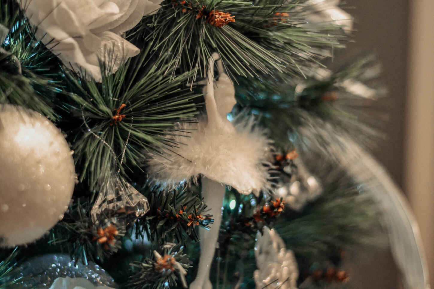 Decorating my Christmas Tree with Monica Geller (mum) - Blogmas day 9