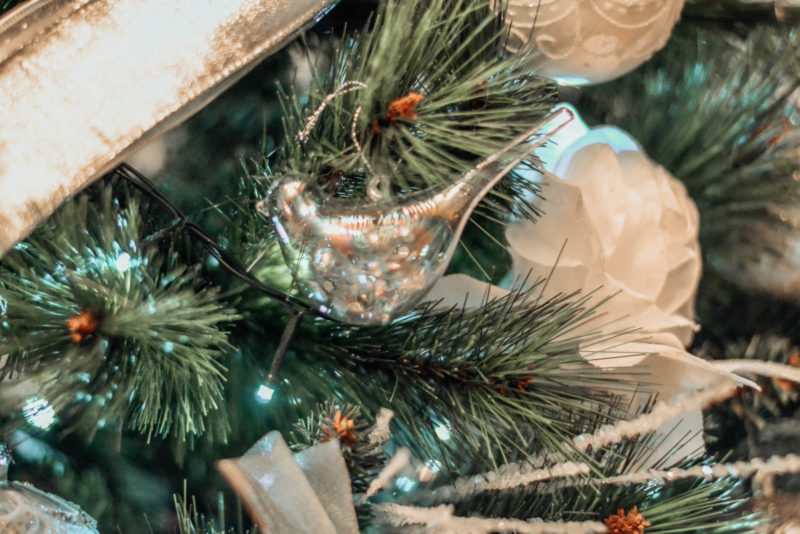 Decorating my Christmas Tree with Monica Geller (mum) - Blogmas day 9